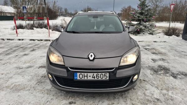 Pelēks Renault Megane 2012 Daugavpils, ar dzinēja tilpumu 1.50 L un nobraukumu 267 tūkst. km par 2650 €, foto 2 vietnē AUTOMOTO.COM.LV