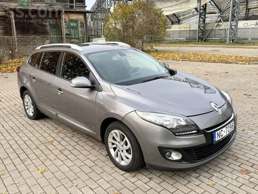 Grey Renault Megane 2012 in Riga, with an engine capacity of 1.60 L and mileage of 368 thousand km for 3400 €, photo 1 on AUTOMOTO.COM.LV