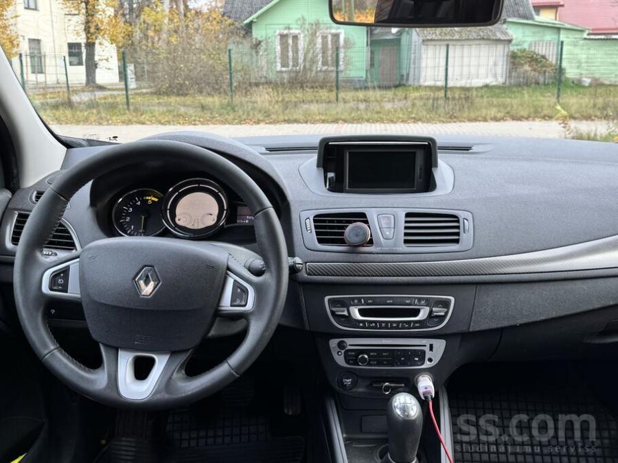 Grey Renault Megane 2012 in Riga, with an engine capacity of 1.60 L and mileage of 368 thousand km for 3400 €, photo 5 on AUTOMOTO.COM.LV