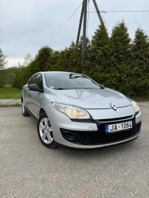 Pelēks Renault Megane 2012 Rīga, ar dzinēja tilpumu 1.50 L un nobraukumu 245 tūkst. km par 2800 €, foto  vietnē AUTOMOTO.COM.LV