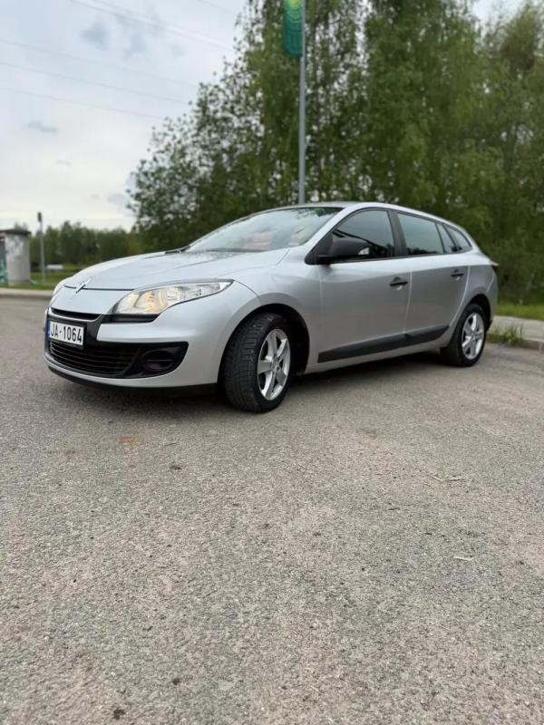 Pelēks Renault Megane 2012 Rīga, ar dzinēja tilpumu 1.50 L un nobraukumu 245 tūkst. km par 2800 €, foto 2 vietnē AUTOMOTO.COM.LV