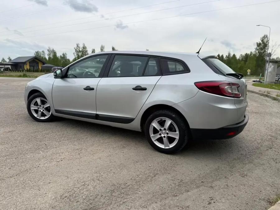 Grey Renault Megane 2012 in Riga, with an engine capacity of 1.50 L and mileage of 245 thousand km for 2800 €, photo 4 on AUTOMOTO.COM.LV