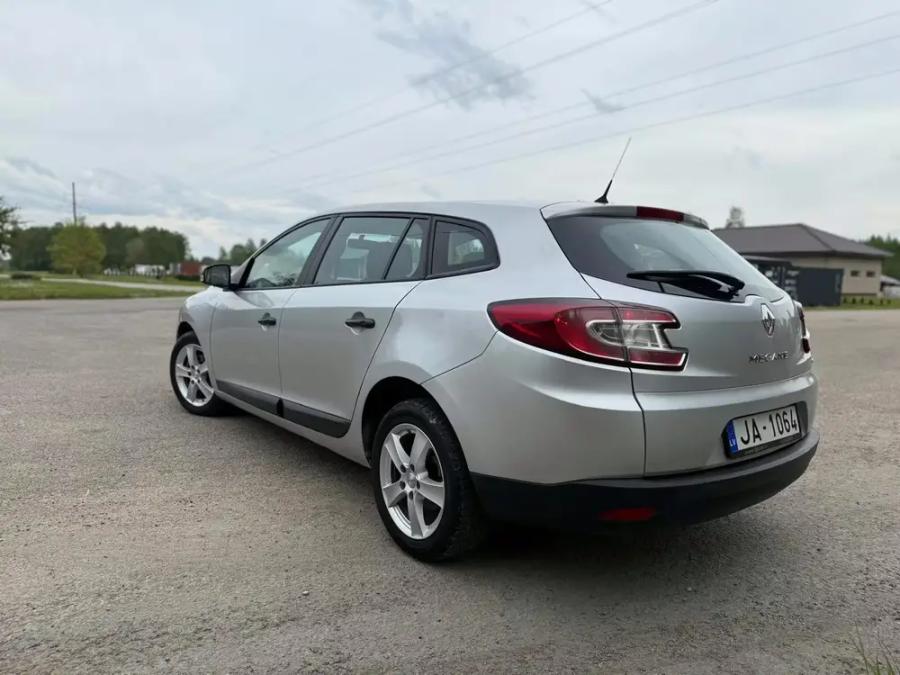 Grey Renault Megane 2012 in Riga, with an engine capacity of 1.50 L and mileage of 245 thousand km for 2800 €, photo 6 on AUTOMOTO.COM.LV