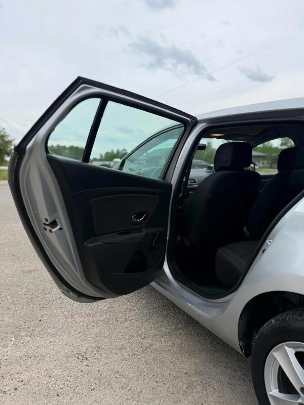 Pelēks Renault Megane 2012 Rīga, ar dzinēja tilpumu 1.50 L un nobraukumu 245 tūkst. km par 2800 €, foto 8 vietnē AUTOMOTO.COM.LV