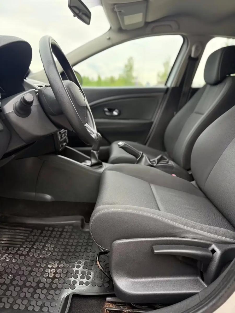Grey Renault Megane 2012 in Riga, with an engine capacity of 1.50 L and mileage of 245 thousand km for 2800 €, photo 12 on AUTOMOTO.COM.LV