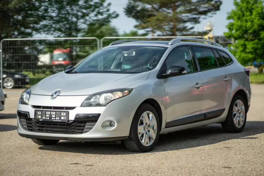 Pelēks Renault Megane 2012 Liepāja, ar dzinēja tilpumu 1.50 L un nobraukumu 223 tūkst. km par 4950 €, foto 1 vietnē AUTOMOTO.COM.LV