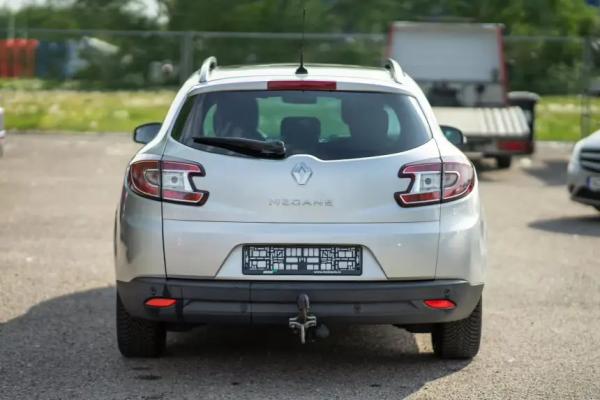 Pelēks Renault Megane 2012 Liepāja, ar dzinēja tilpumu 1.50 L un nobraukumu 223 tūkst. km par 4950 €, foto 3 vietnē AUTOMOTO.COM.LV