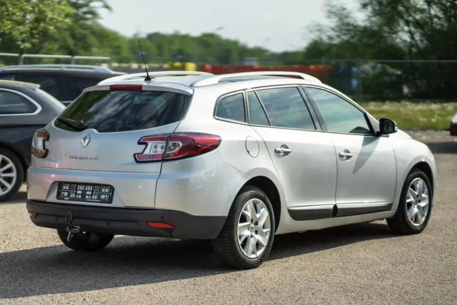 Pelēks Renault Megane 2012 Liepāja, ar dzinēja tilpumu 1.50 L un nobraukumu 223 tūkst. km par 4950 €, foto 5 vietnē AUTOMOTO.COM.LV