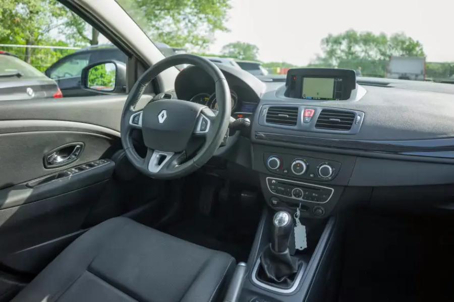 Pelēks Renault Megane 2012 Liepāja, ar dzinēja tilpumu 1.50 L un nobraukumu 223 tūkst. km par 4950 €, foto 14 vietnē AUTOMOTO.COM.LV