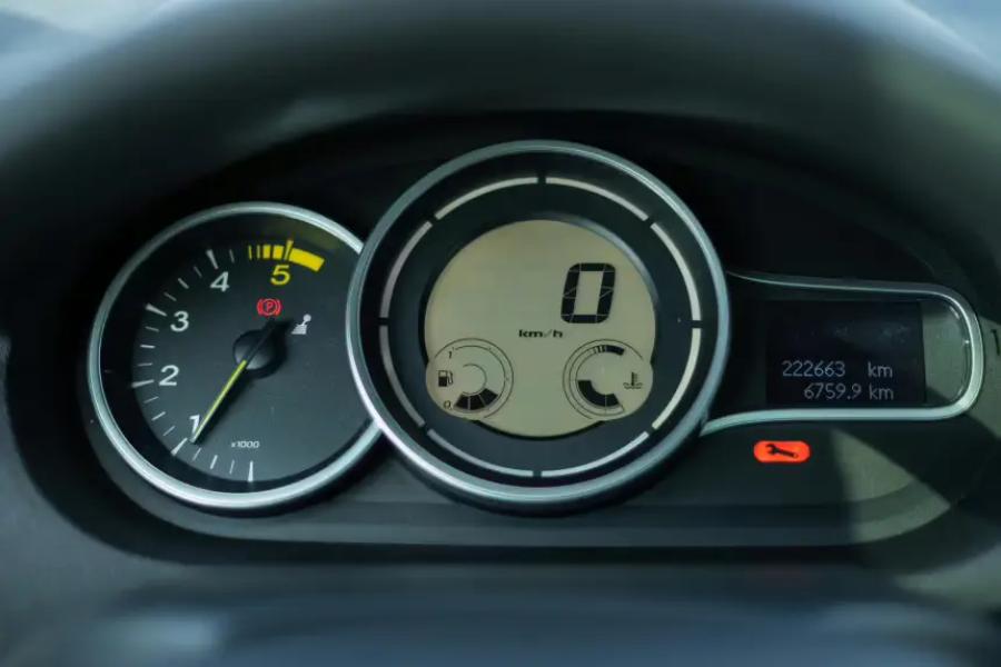 Pelēks Renault Megane 2012 Liepāja, ar dzinēja tilpumu 1.50 L un nobraukumu 223 tūkst. km par 4950 €, foto 15 vietnē AUTOMOTO.COM.LV