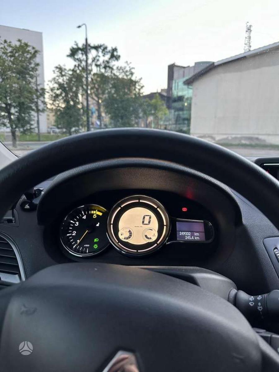 Pelēks Renault Megane 2012 Viļņa, ar dzinēja tilpumu 1.46 L un nobraukumu 249 tūkst. km par 3200 €, foto 13 vietnē AUTOMOTO.COM.LV