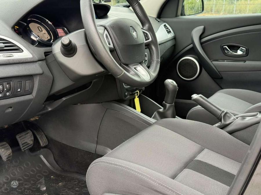 Grey Renault Megane 2012 in Marijampole, with an engine capacity of 1.50 L and mileage of 233 thousand km for 3000 €, photo 8 on AUTOMOTO.COM.LV