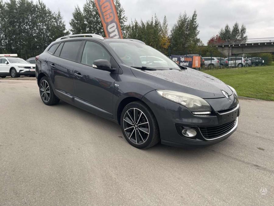 Grey Renault Megane 2012 in Kaunas, with an engine capacity of 1.46 L and mileage of 227 thousand km for 3450 €, photo 1 on AUTOMOTO.COM.LV