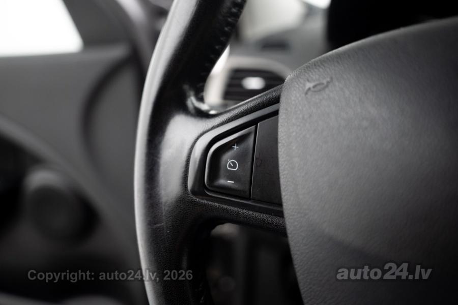 Grey Renault Megane 2013 in Tallinn, with an engine capacity of 1.50 L and mileage of 240 thousand km for 3999 €, photo 14 on AUTOMOTO.COM.LV