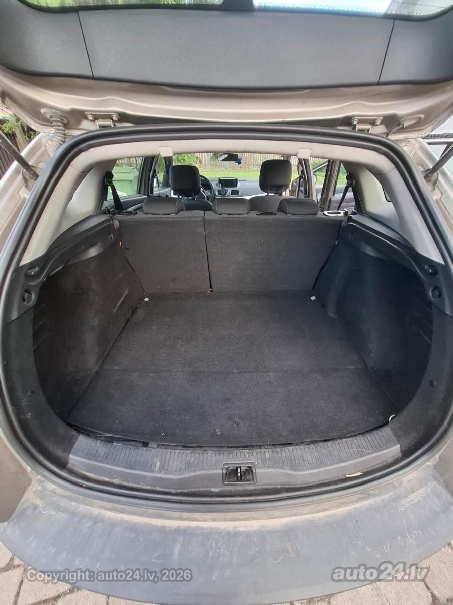 Pelēks Renault Megane 2013 Rīga, ar dzinēja tilpumu 1.50 L un nobraukumu 318 tūkst. km par 3200 €, foto 6 vietnē AUTOMOTO.COM.LV