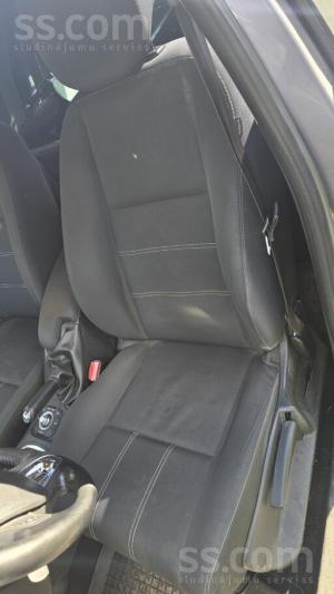 Pelēks Renault Megane 2013 Rīga, ar dzinēja tilpumu 1.50 L un nobraukumu 295 tūkst. km par 2500 €, foto 13 vietnē AUTOMOTO.COM.LV