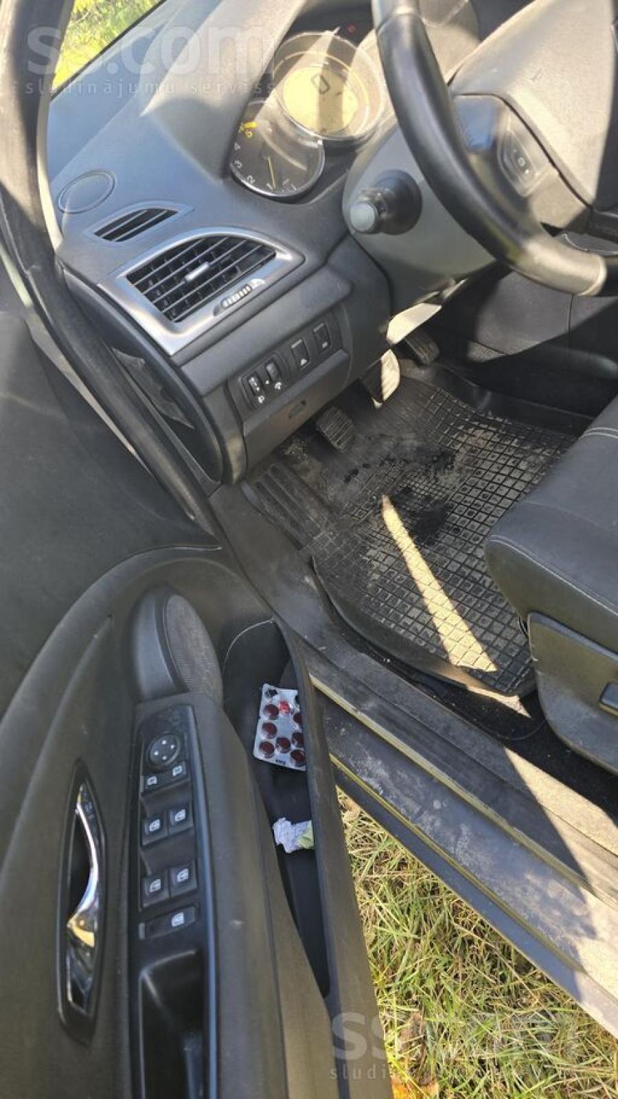 Pelēks Renault Megane 2013 Rīga, ar dzinēja tilpumu 1.50 L un nobraukumu 295 tūkst. km par 2500 €, foto 14 vietnē AUTOMOTO.COM.LV