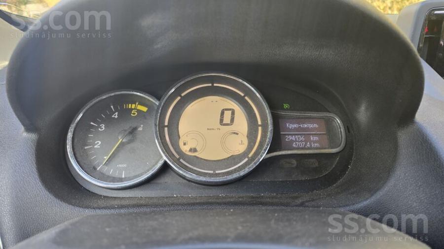Pelēks Renault Megane 2013 Rīga, ar dzinēja tilpumu 1.50 L un nobraukumu 295 tūkst. km par 2500 €, foto 17 vietnē AUTOMOTO.COM.LV