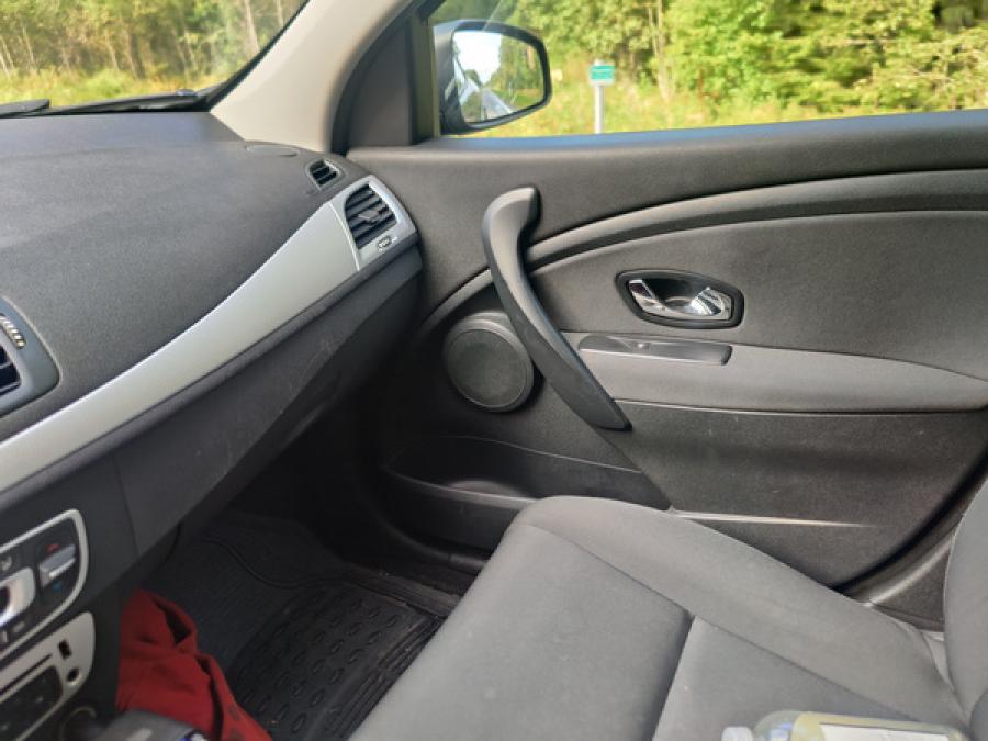 Pelēks Renault Megane 2013 Jegeva, ar dzinēja tilpumu 0.00 L un nobraukumu 250 tūkst. km par 3250 €, foto 9 vietnē AUTOMOTO.COM.LV