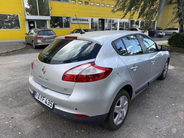Grey Renault Megane 2014 in Kaunas, with an engine capacity of 1.50 L and mileage of 292 thousand km for 2600 €, photo 6 on AUTOMOTO.COM.LV