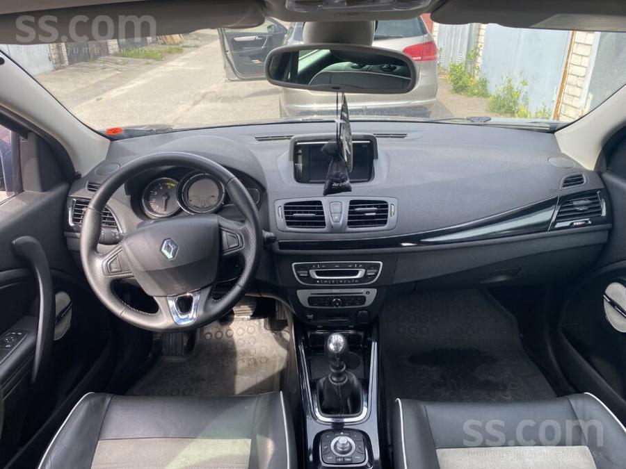 Pelēks Renault Megane 2015 Rīga, ar dzinēja tilpumu 1.50 L un nobraukumu 293 tūkst. km par 4200 €, foto 3 vietnē AUTOMOTO.COM.LV