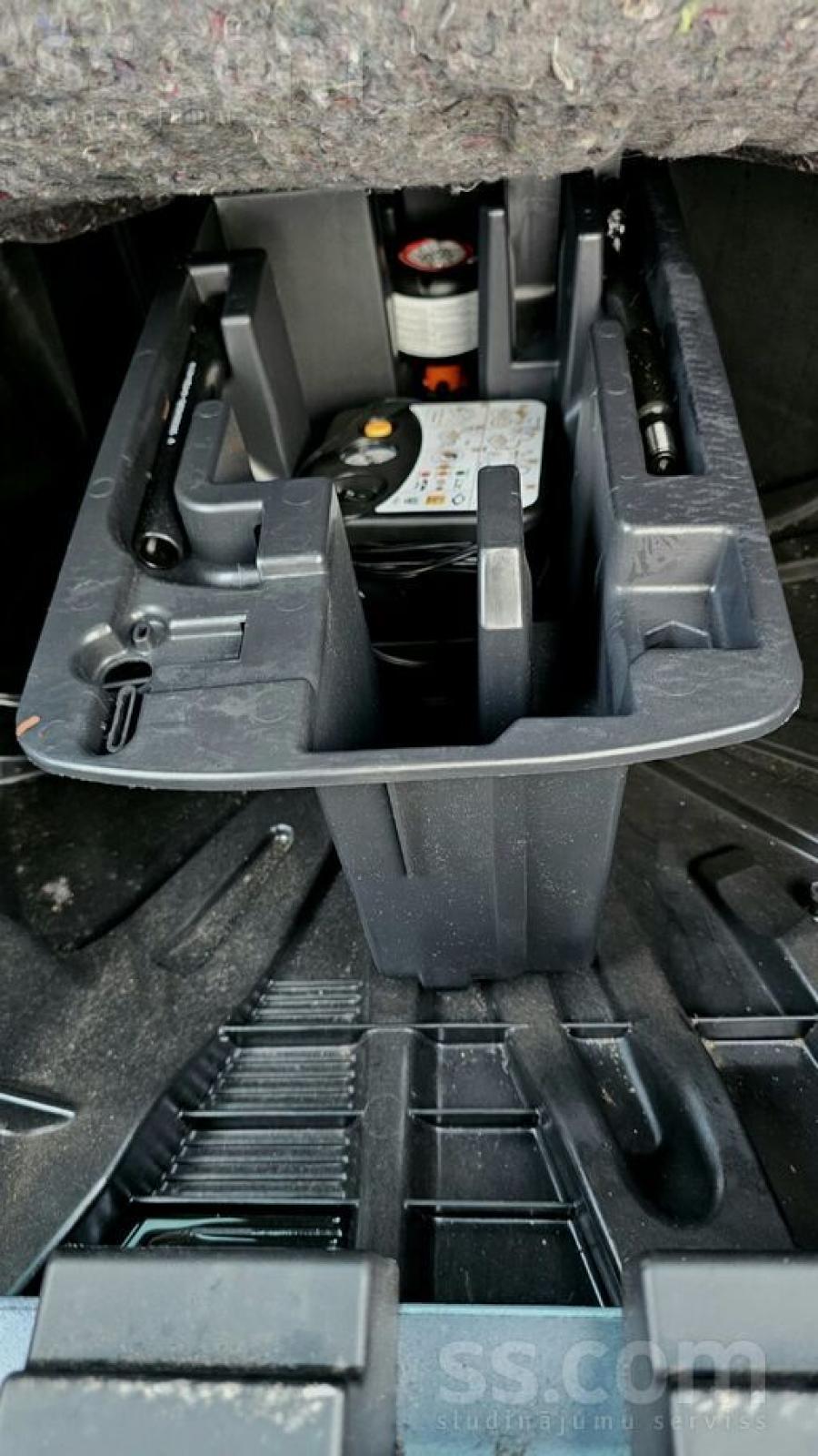 Grey Renault Megane 2015 in Daugavpils, with an engine capacity of 1.20 L and mileage of 260 thousand km for 3775 €, photo 36 on AUTOMOTO.COM.LV