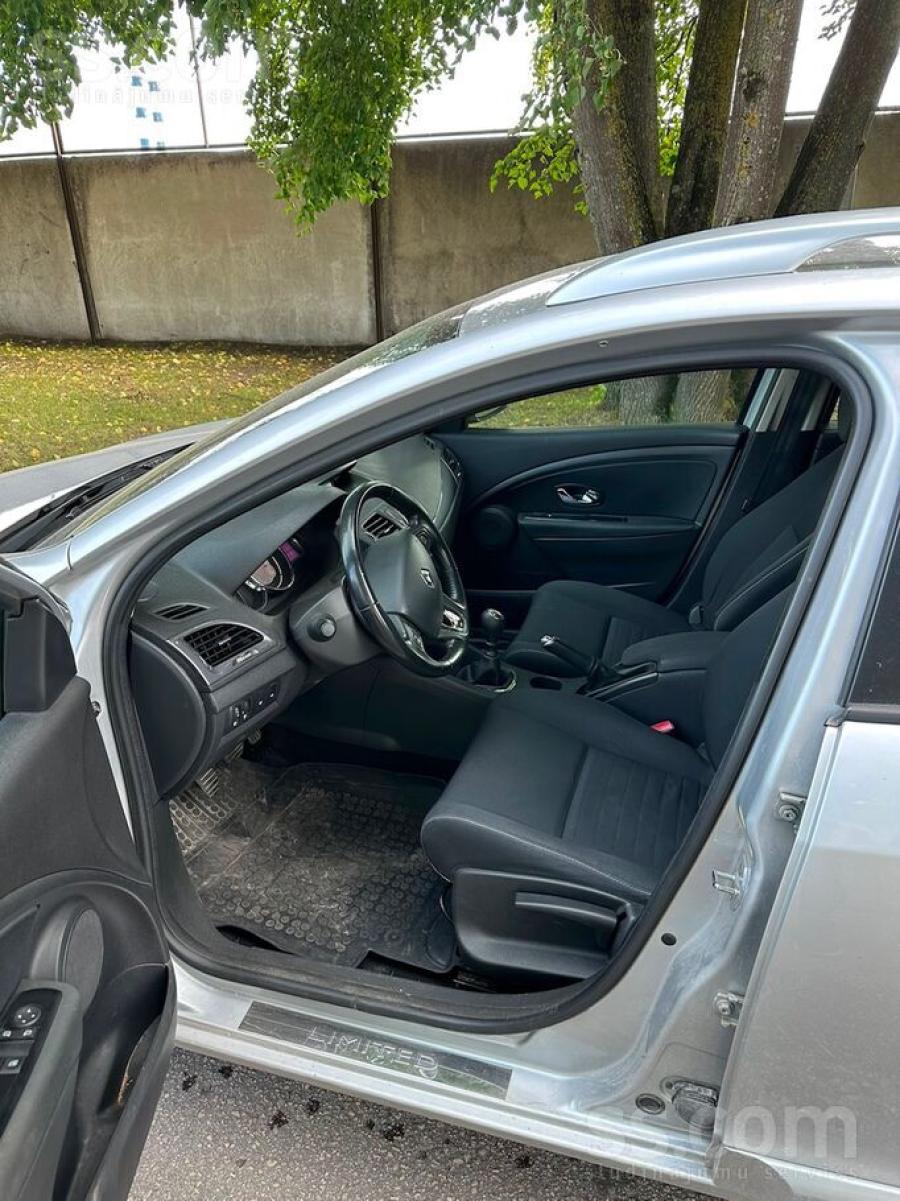 Pelēks Renault Megane 2015 Rīga, ar dzinēja tilpumu 1.50 L un nobraukumu 182 tūkst. km par 3990 €, foto 11 vietnē AUTOMOTO.COM.LV