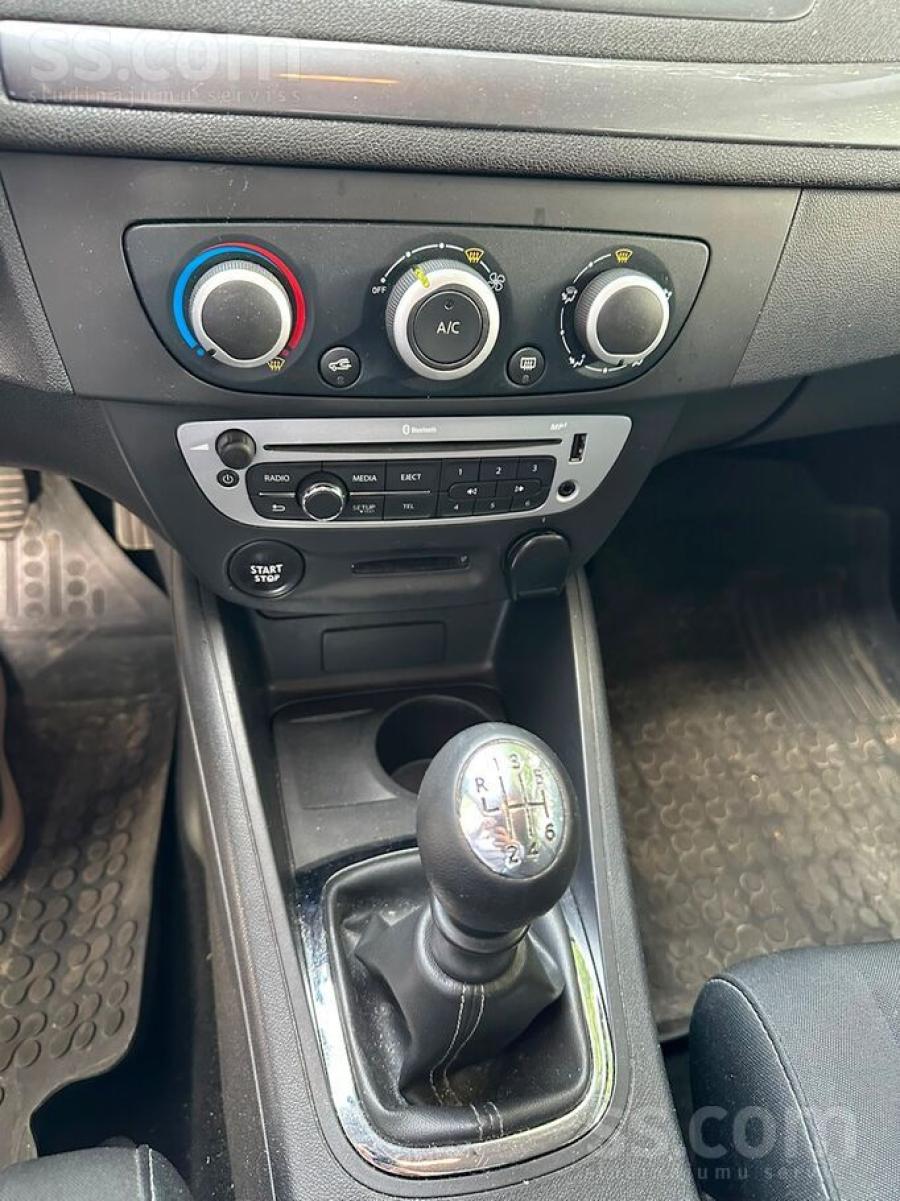 Pelēks Renault Megane 2015 Rīga, ar dzinēja tilpumu 1.50 L un nobraukumu 182 tūkst. km par 3990 €, foto 13 vietnē AUTOMOTO.COM.LV