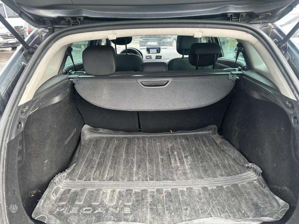 Grey Renault Megane 2016 in Ukmerge, with an engine capacity of 1.46 L and mileage of 260 thousand km for 3850 €, photo 6 on AUTOMOTO.COM.LV
