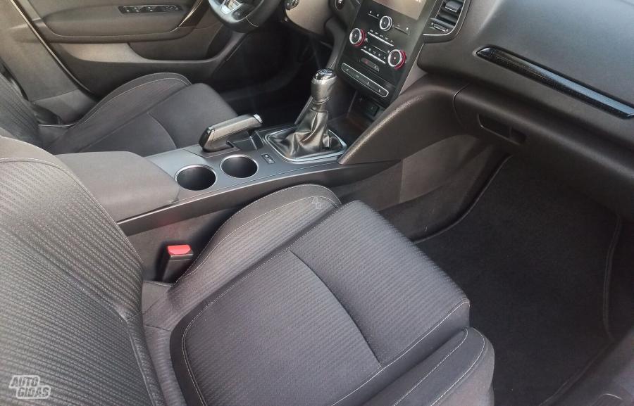 Grey Renault Megane 2017 in Klaipeda, with an engine capacity of 1.50 L and mileage of 241 thousand km for 6900 €, photo 6 on AUTOMOTO.COM.LV