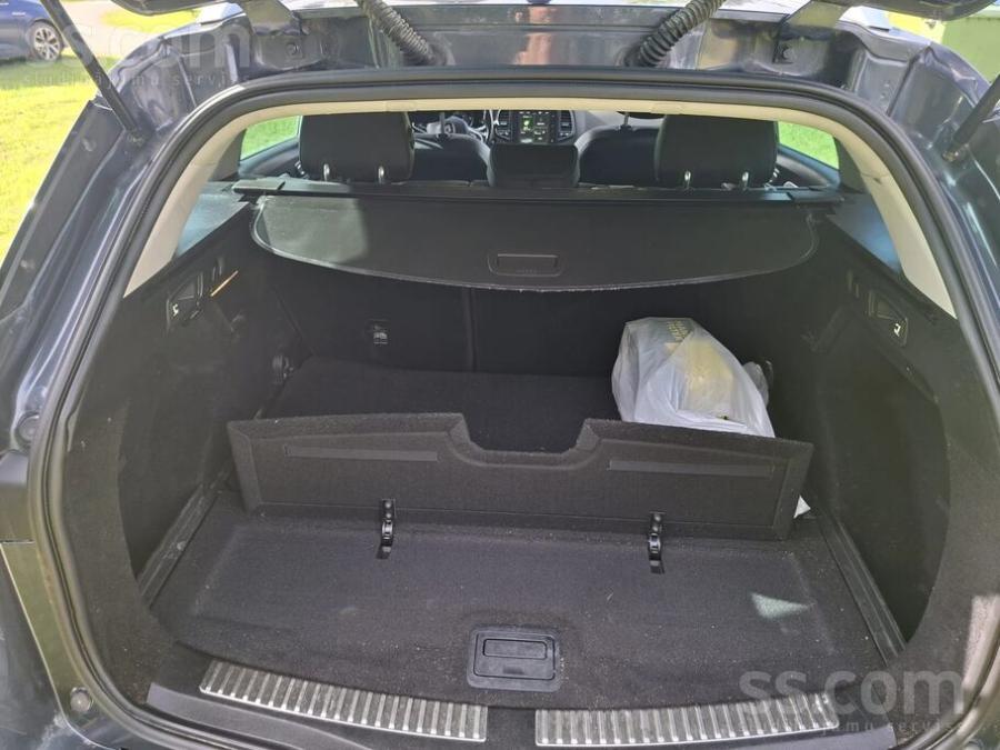 Pelēks Renault Megane 2017 Jelgava, ar dzinēja tilpumu 1.60 L un nobraukumu 244 tūkst. km par 8500 €, foto 12 vietnē AUTOMOTO.COM.LV