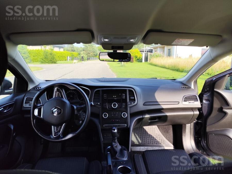 Grey Renault Megane 2018 in Riga, with an engine capacity of 1.50 L and mileage of 307 thousand km for 6499 €, photo 7 on AUTOMOTO.COM.LV