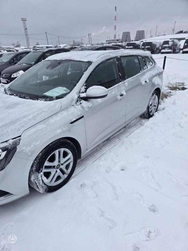 Grey Renault Megane 2019 in Vilnius, with an engine capacity of 0.00 L and mileage of 167 thousand km for 8228 €, photo 3 on AUTOMOTO.COM.LV