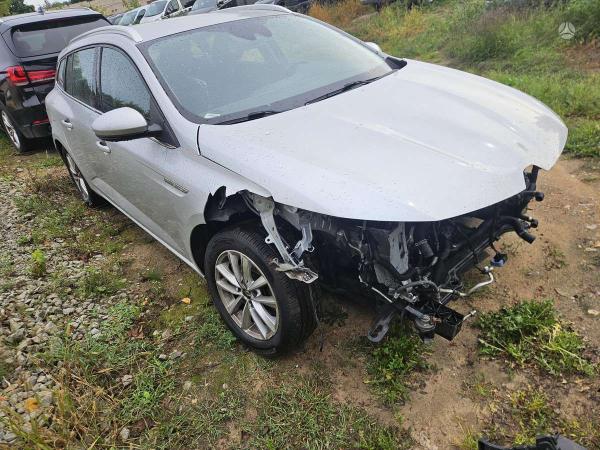 Pelēks Renault Megane 2019 Šauļi, ar dzinēja tilpumu 1.46 L un nobraukumu 195 tūkst. km par 3900 €, foto 3 vietnē AUTOMOTO.COM.LV