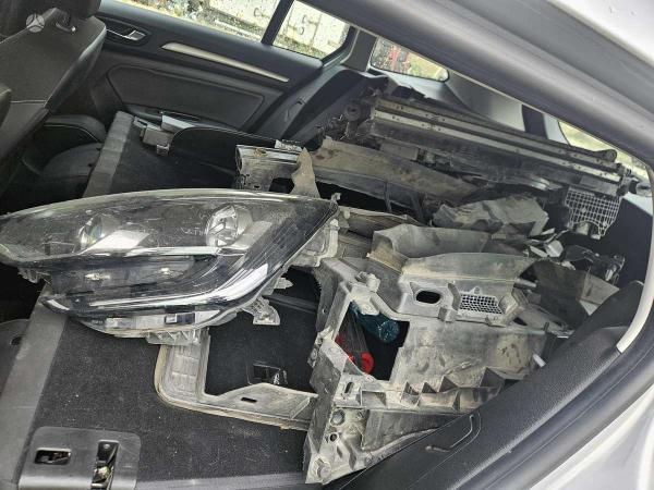 Pelēks Renault Megane 2019 Šauļi, ar dzinēja tilpumu 1.46 L un nobraukumu 195 tūkst. km par 3900 €, foto 9 vietnē AUTOMOTO.COM.LV