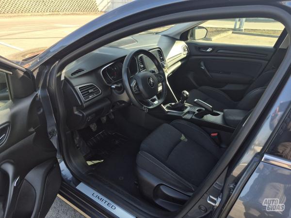 Grey Renault Megane 2020 in Kaunas, with an engine capacity of 1.30 L and mileage of 55 thousand km for 10500 €, photo 3 on AUTOMOTO.COM.LV