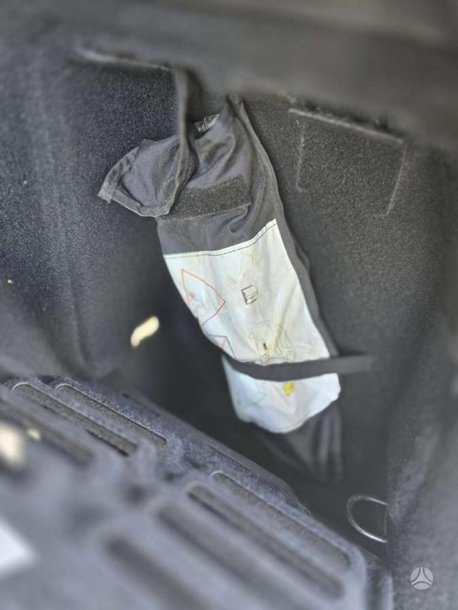 Grey Renault Megane 2020 in Taurage, with an engine capacity of 1.46 L and mileage of 203 thousand km for 10285 €, photo 30 on AUTOMOTO.COM.LV