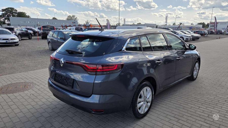 Grey Renault Megane 2021 in Marijampole, with an engine capacity of 1.00 L and mileage of 85 thousand km for 10284 €, photo 3 on AUTOMOTO.COM.LV