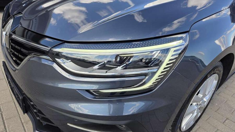 Grey Renault Megane 2021 in Marijampole, with an engine capacity of 1.00 L and mileage of 85 thousand km for 10284 €, photo 6 on AUTOMOTO.COM.LV