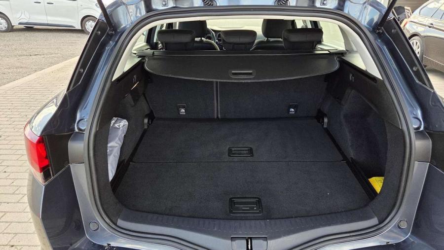 Grey Renault Megane 2021 in Marijampole, with an engine capacity of 1.00 L and mileage of 85 thousand km for 10284 €, photo 9 on AUTOMOTO.COM.LV