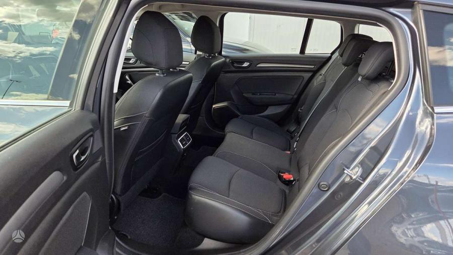 Grey Renault Megane 2021 in Marijampole, with an engine capacity of 1.00 L and mileage of 85 thousand km for 10284 €, photo 15 on AUTOMOTO.COM.LV