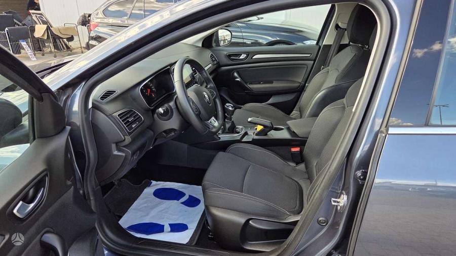 Grey Renault Megane 2021 in Marijampole, with an engine capacity of 1.00 L and mileage of 85 thousand km for 10284 €, photo 16 on AUTOMOTO.COM.LV