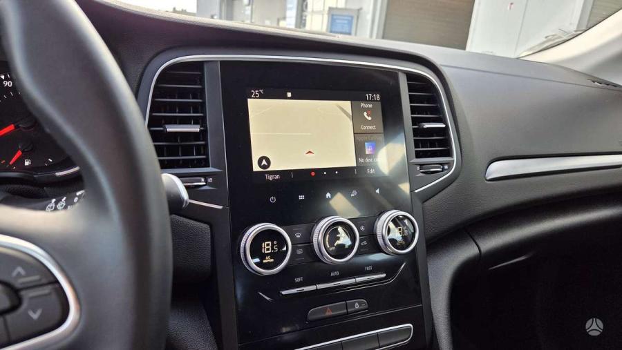 Grey Renault Megane 2021 in Marijampole, with an engine capacity of 1.00 L and mileage of 85 thousand km for 10284 €, photo 20 on AUTOMOTO.COM.LV