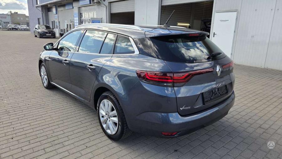 Grey Renault Megane 2021 in Marijampole, with an engine capacity of 1.00 L and mileage of 85 thousand km for 9922 €, photo 7 on AUTOMOTO.COM.LV
