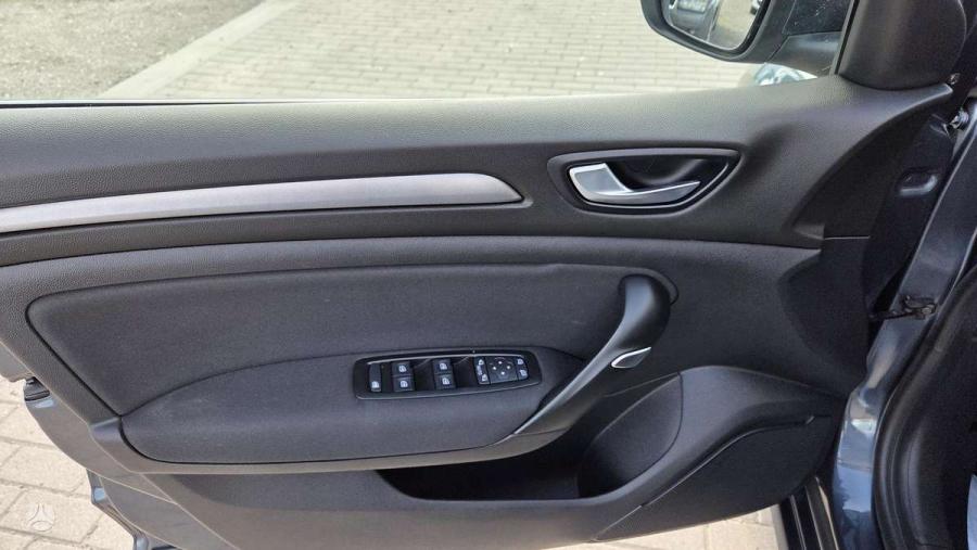 Grey Renault Megane 2021 in Marijampole, with an engine capacity of 1.00 L and mileage of 85 thousand km for 9922 €, photo 17 on AUTOMOTO.COM.LV