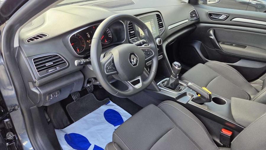 Grey Renault Megane 2021 in Marijampole, with an engine capacity of 1.00 L and mileage of 85 thousand km for 9922 €, photo 18 on AUTOMOTO.COM.LV