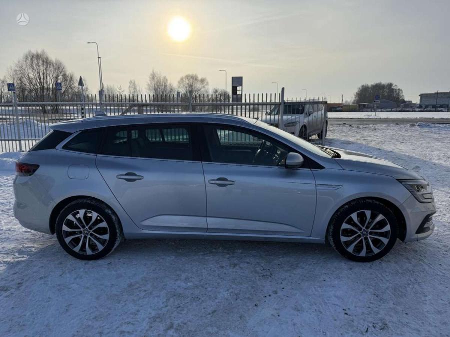 Grey Renault Megane 2022 in Marijampole, with an engine capacity of 1.46 L and mileage of 167 thousand km for 13909 €, photo 4 on AUTOMOTO.COM.LV