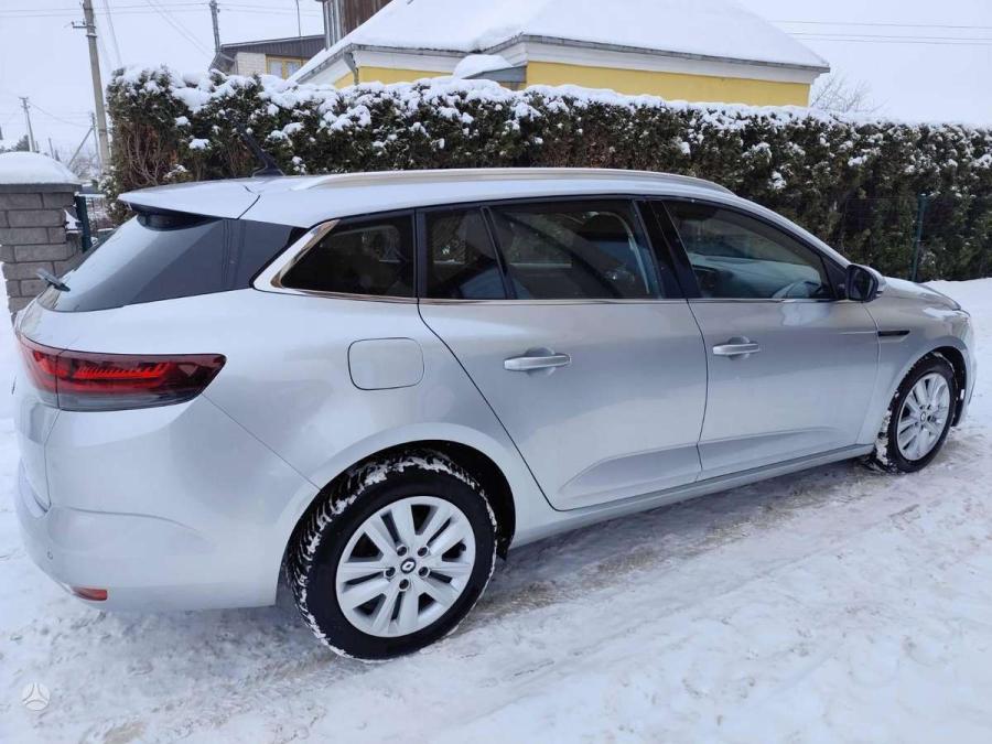 Grey Renault Megane 2022 in Kalvarija, with an engine capacity of 1.46 L and mileage of 104 thousand km for 12814 €, photo 2 on AUTOMOTO.COM.LV