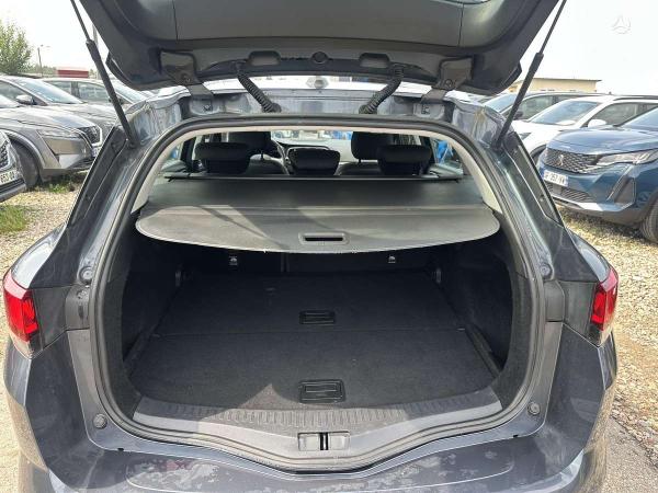 Grey Renault Megane 2022 in Vilnius, with an engine capacity of 1.33 L and mileage of 156 thousand km for 9679 €, photo 7 on AUTOMOTO.COM.LV