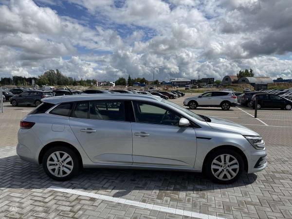 Grey Renault Megane 2022 in Taurage, with an engine capacity of 1.33 L and mileage of 126 thousand km for 10769 €, photo 9 on AUTOMOTO.COM.LV